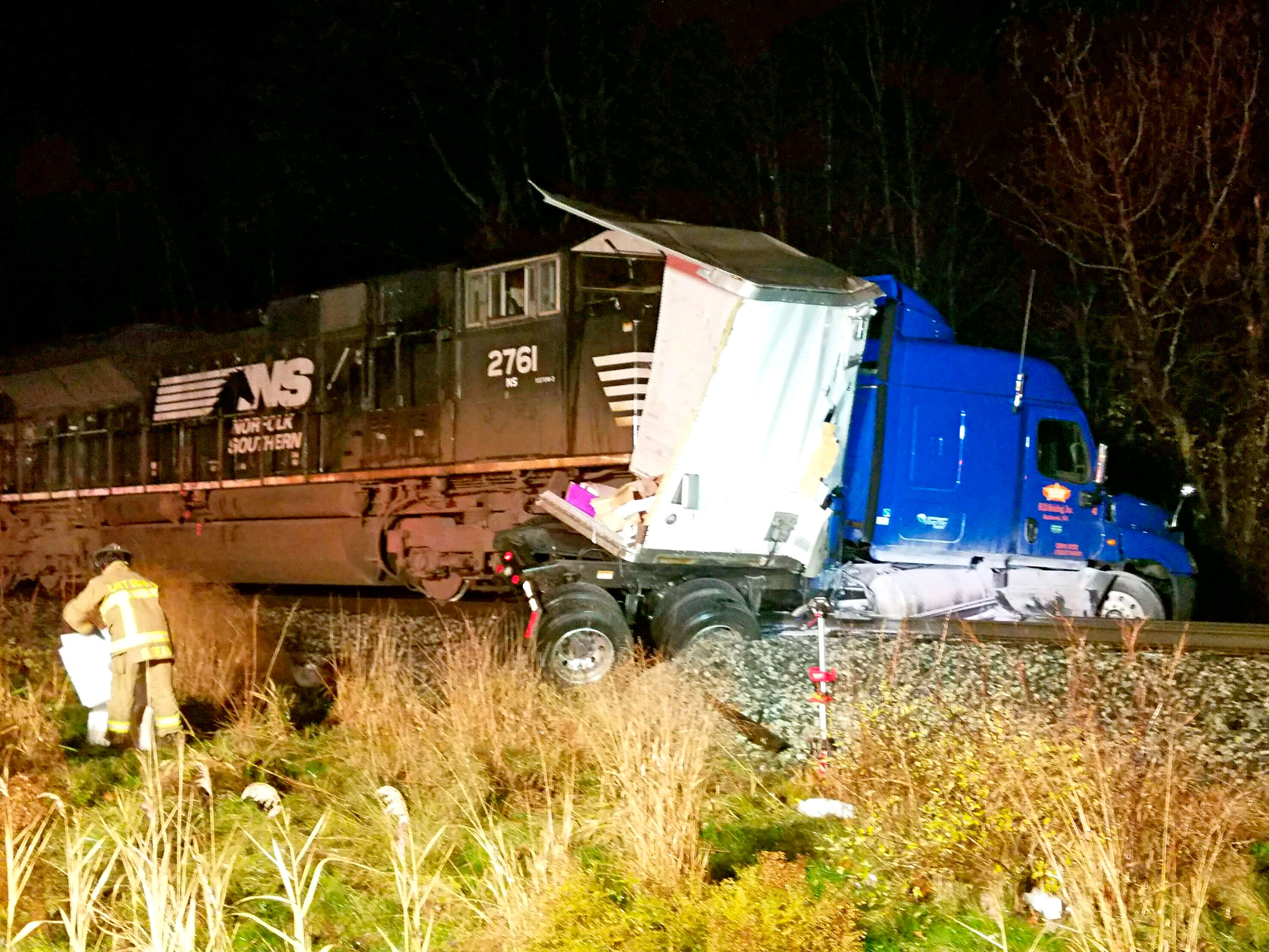 Train splits tractor trailer in half | News, Sports, Jobs - Observer Today